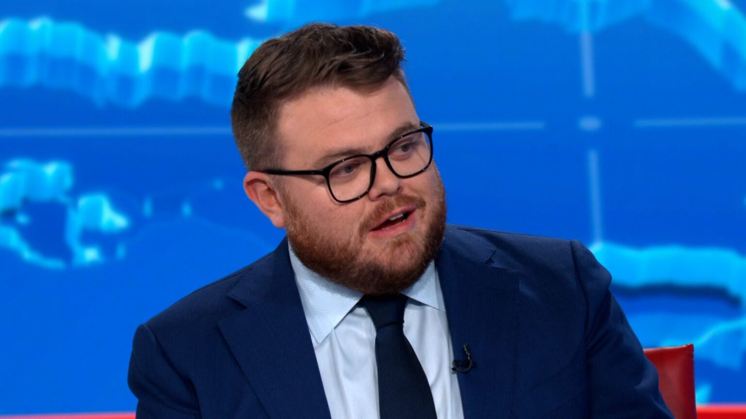 Donie O'Sullivan: Age, Net Worth, Married Status, Salary, and Biography ...
