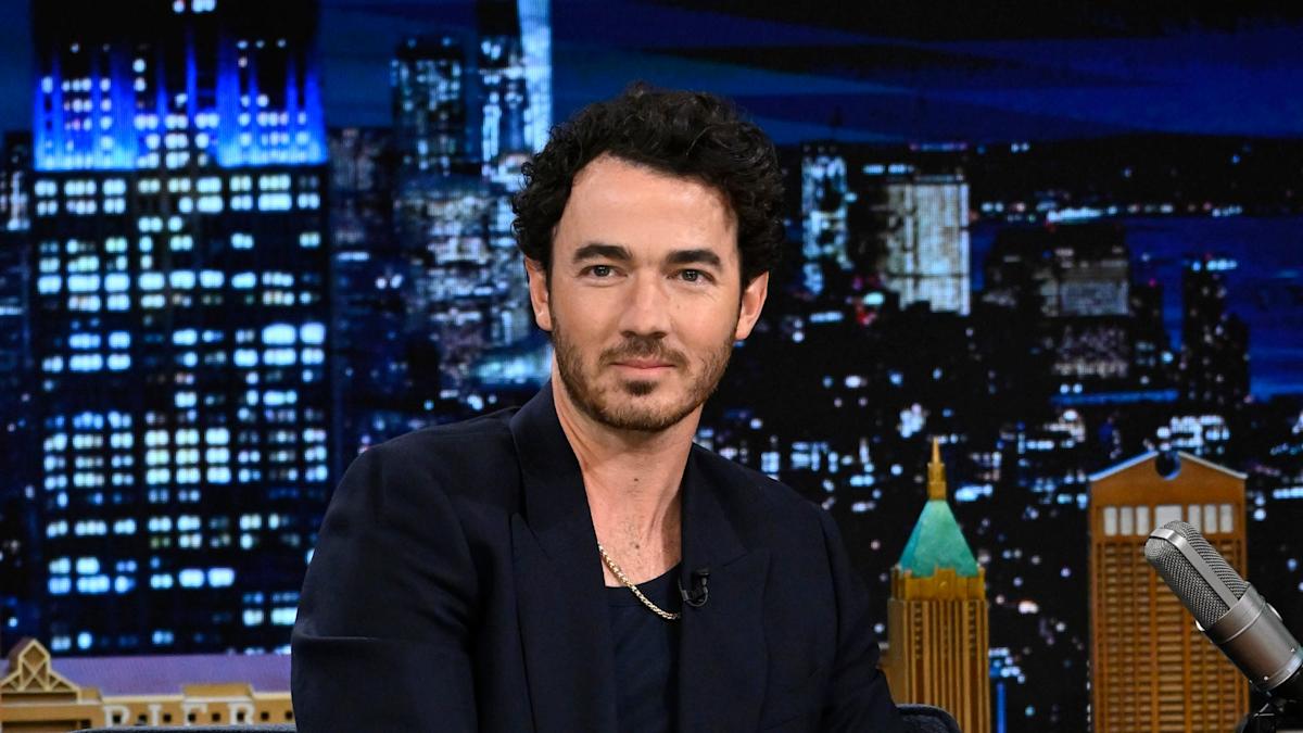 Kevin Jonas Net Worth, Age, Married Life, Salary, and Dating History: A ...