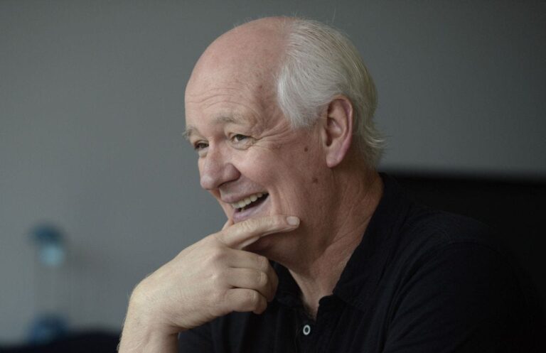 Colin Mochrie Net Worth 2025: Age, Wife, Married Life, Salary, Height ...